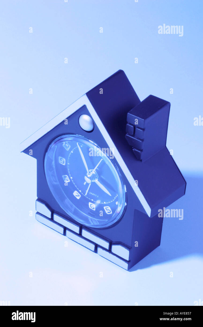 Mantelpiece clock hi-res stock photography and images - Alamy