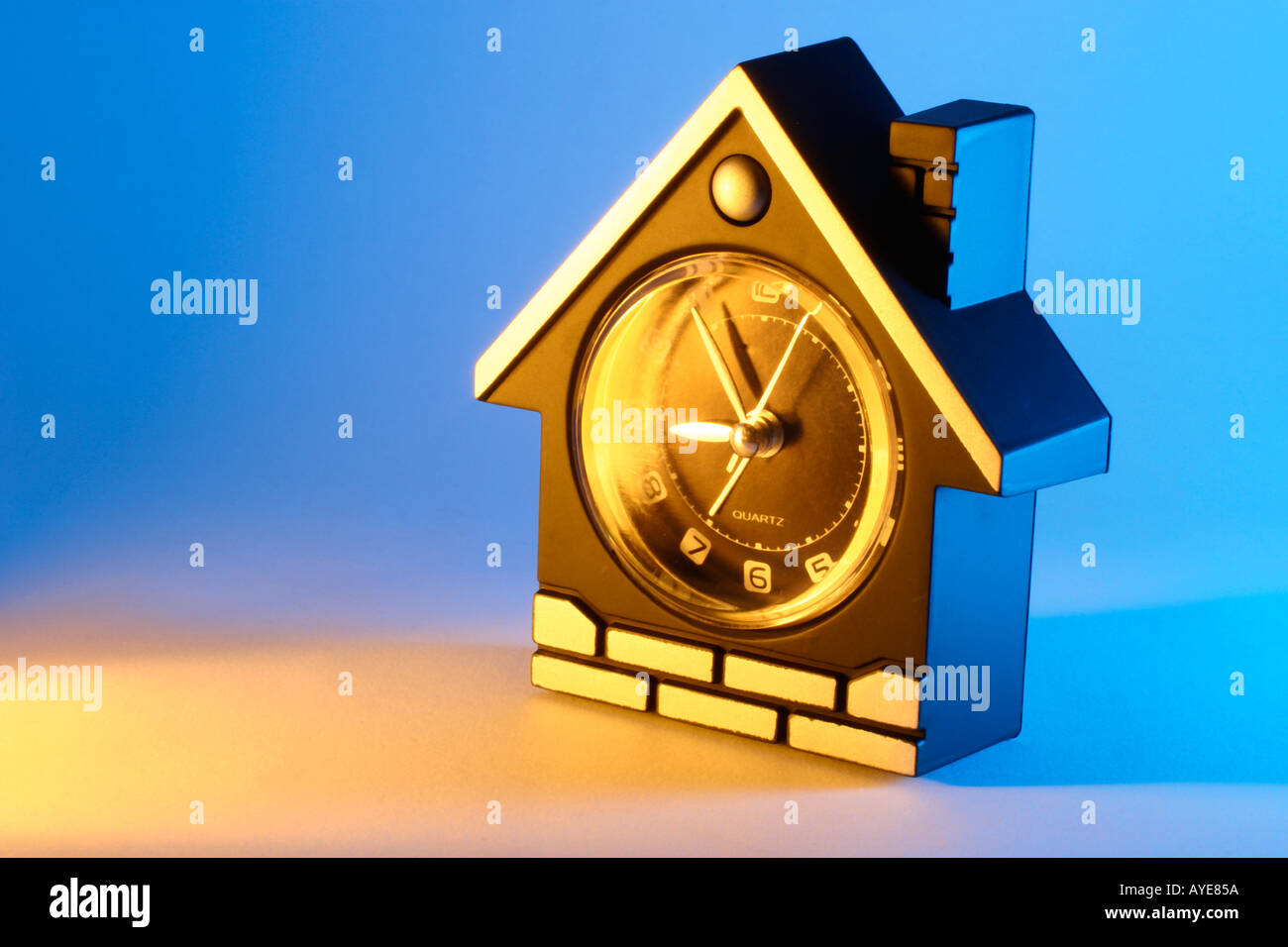 Mantelpiece clock hi-res stock photography and images - Alamy