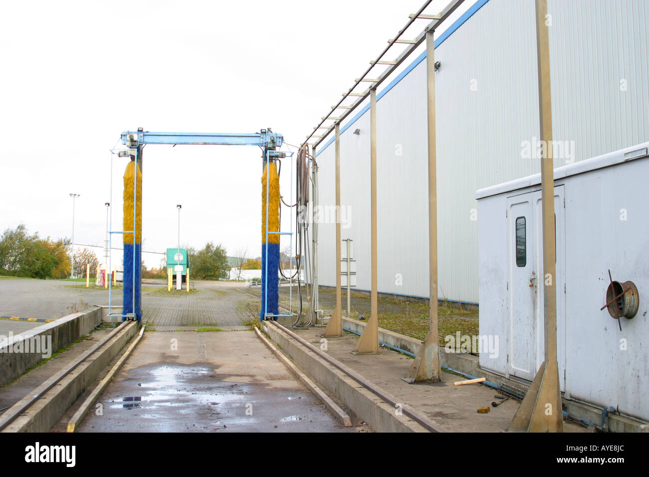 Heavy goods vehicle wash bay Stock Photo - Alamy
