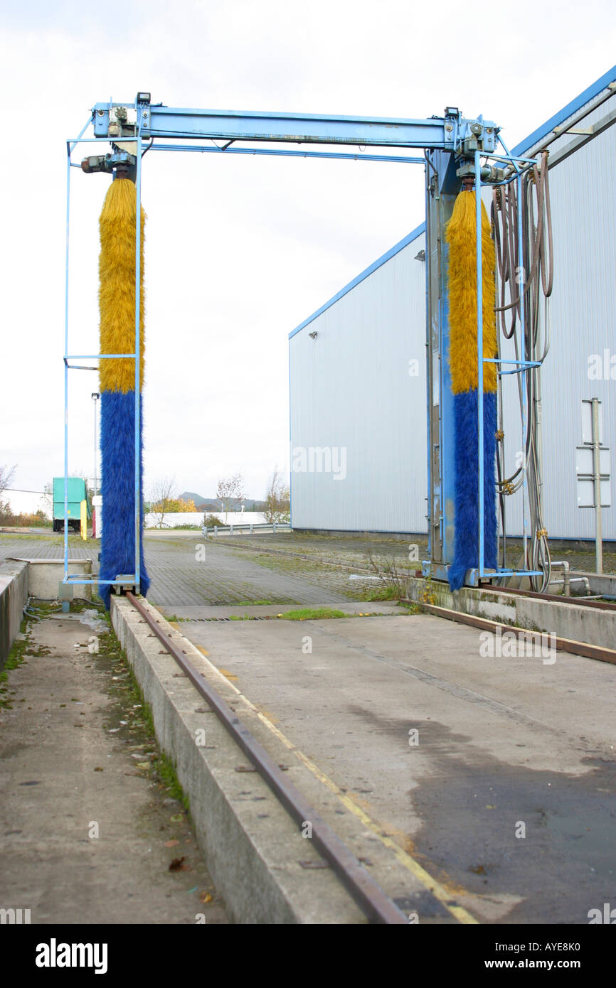 Heavy goods vehicle wash bay Stock Photo - Alamy