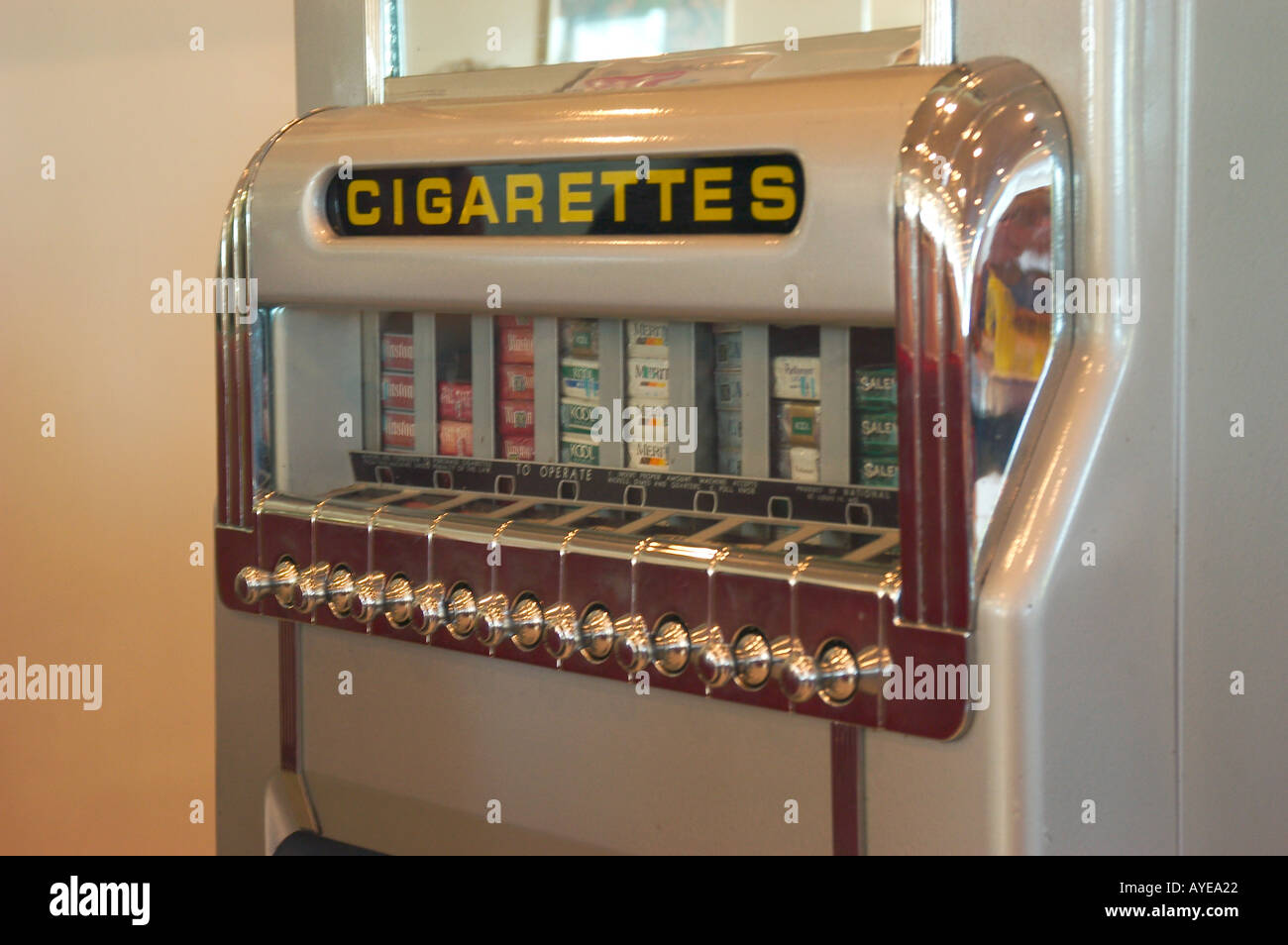 Marlboro packs hi-res stock photography and images - Alamy