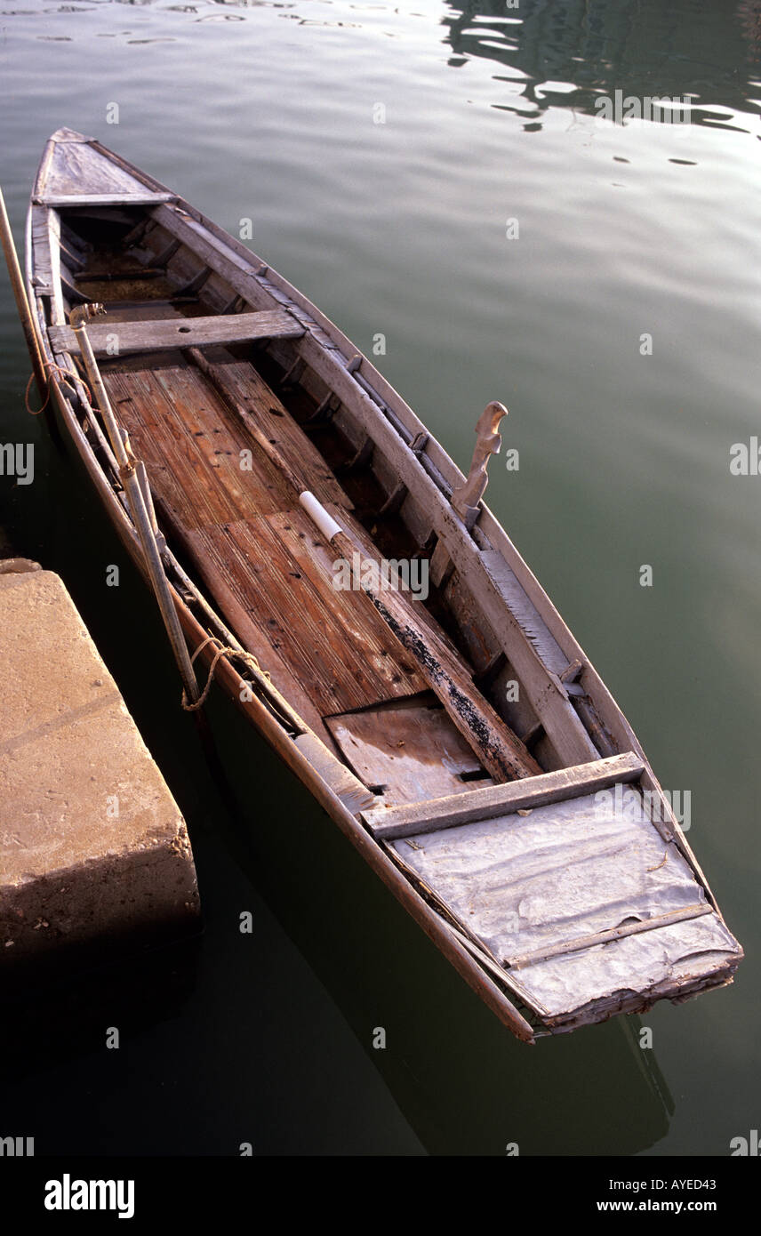 Old wooden oars hi-res stock photography and images - Alamy