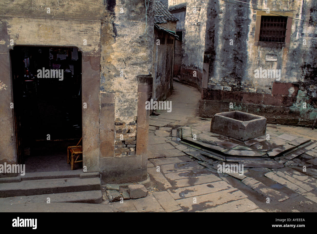 Courtyard and well in traditional Huizhou style residential houses ...