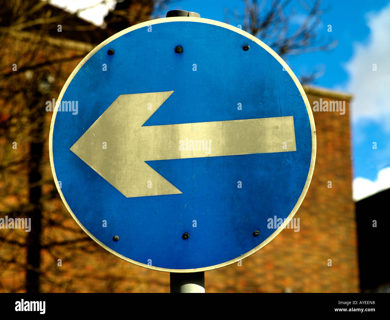 Straight arrow sign hi-res stock photography and images - Alamy