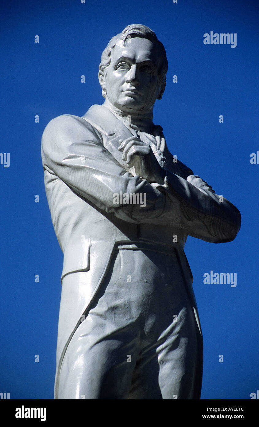 Statue of Sir Thomas Stamford Raffles 1781 1826 founder of Singapore Stock Photo - Alamy