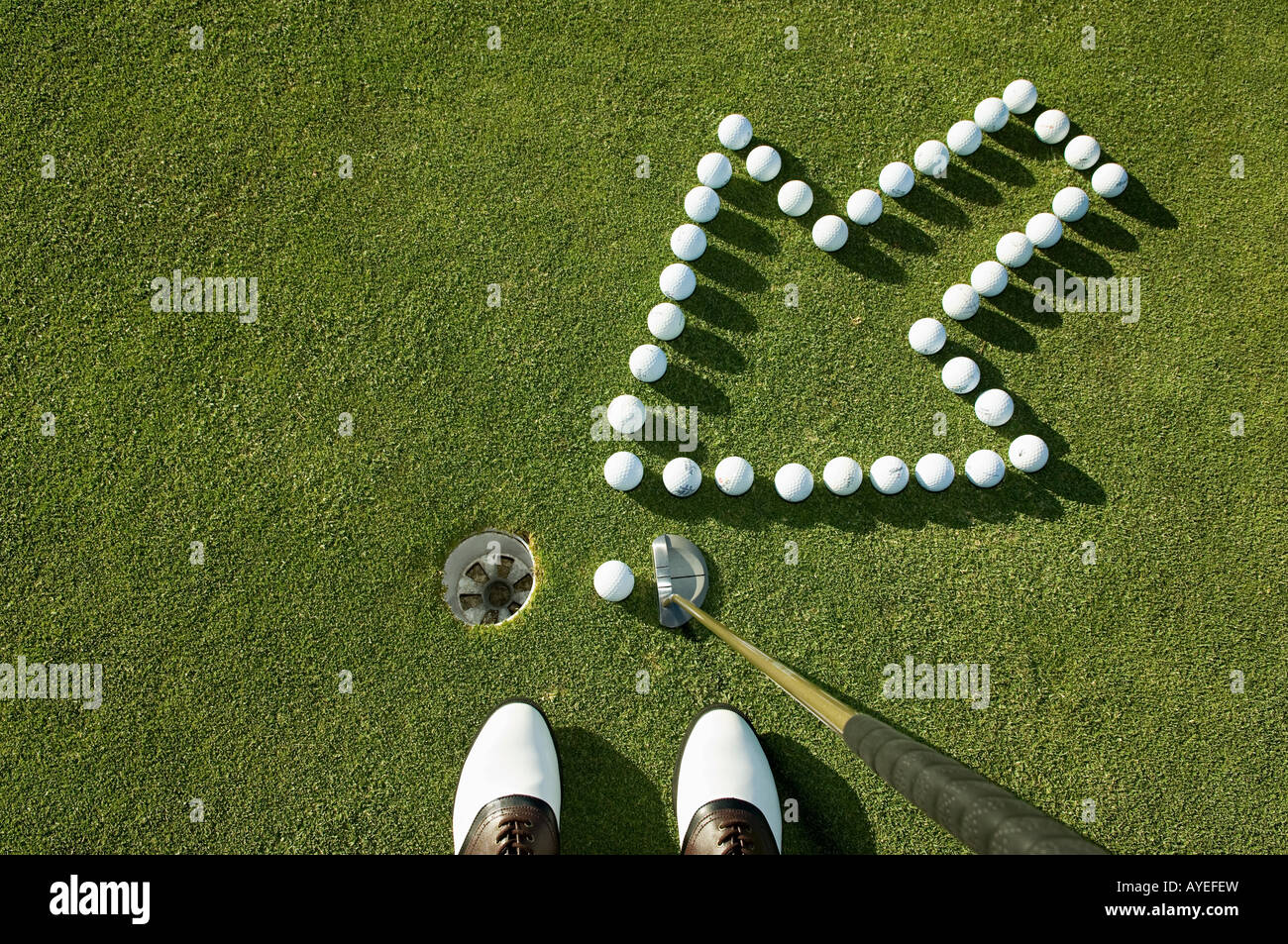 An arrow pointing to a hole on a golf grees Stock Photo - Alamy