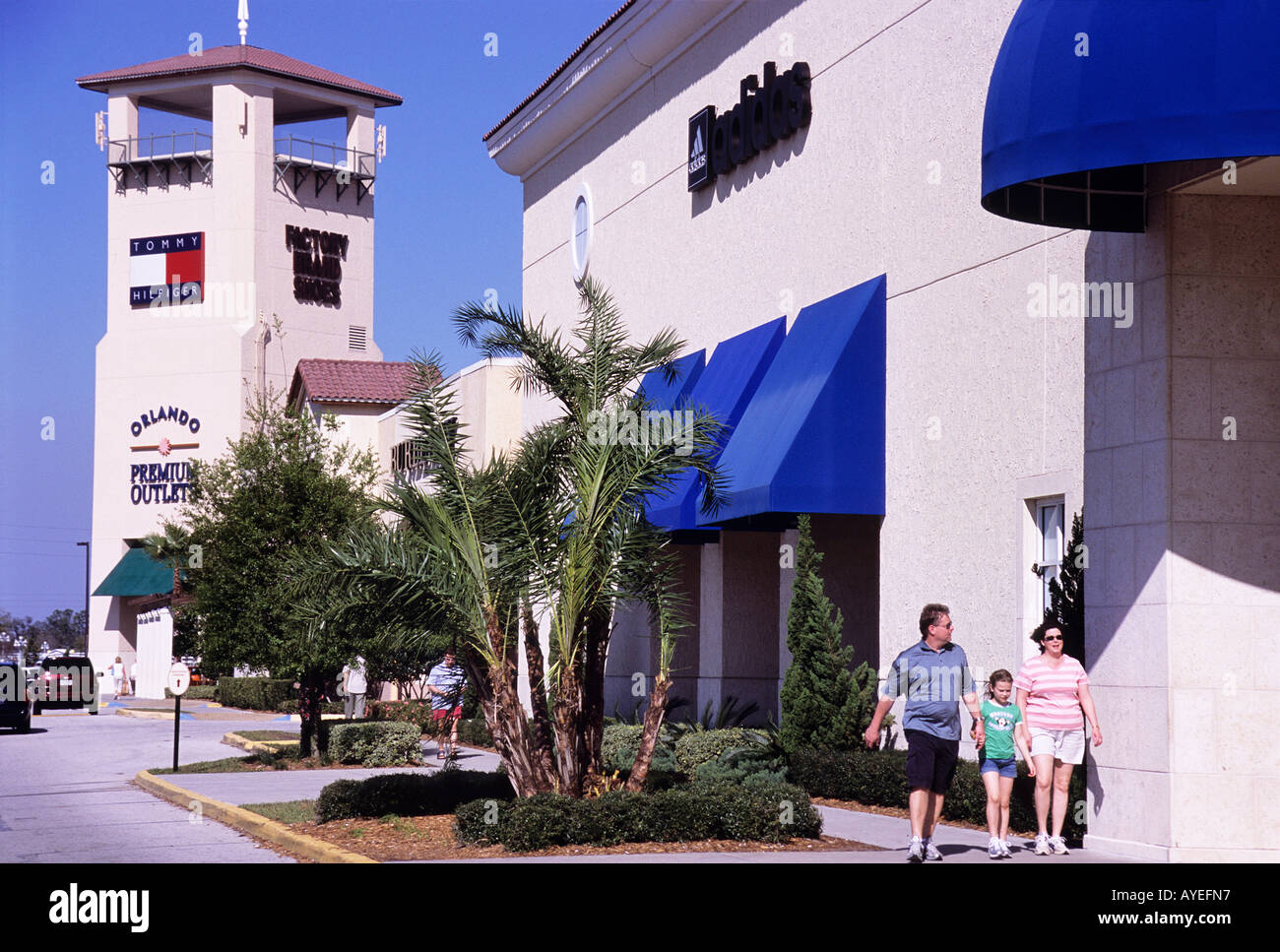 Family shopping in Premium Outlets Shopping Mall in Orlando Stock Photo ...