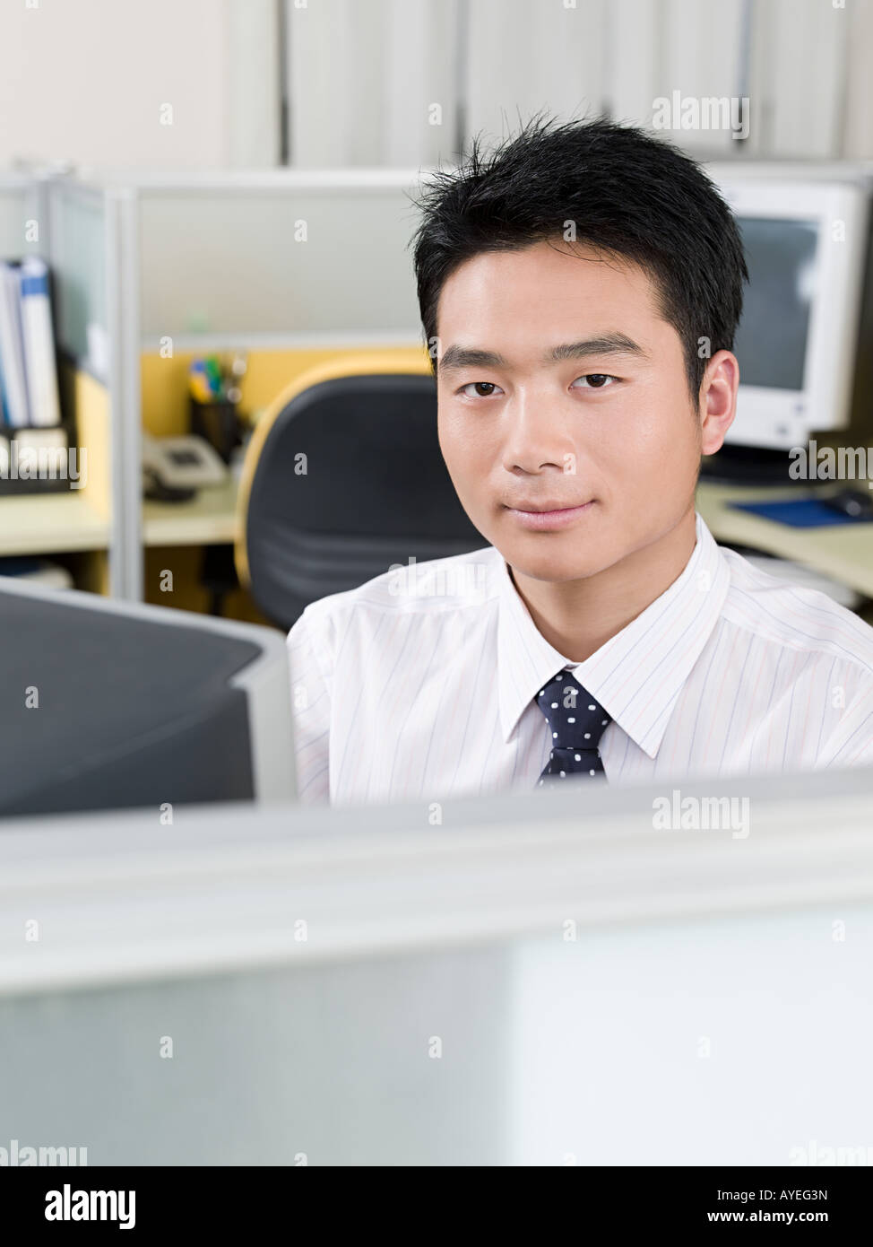 Male worker in cubicle hi-res stock photography and images - Alamy