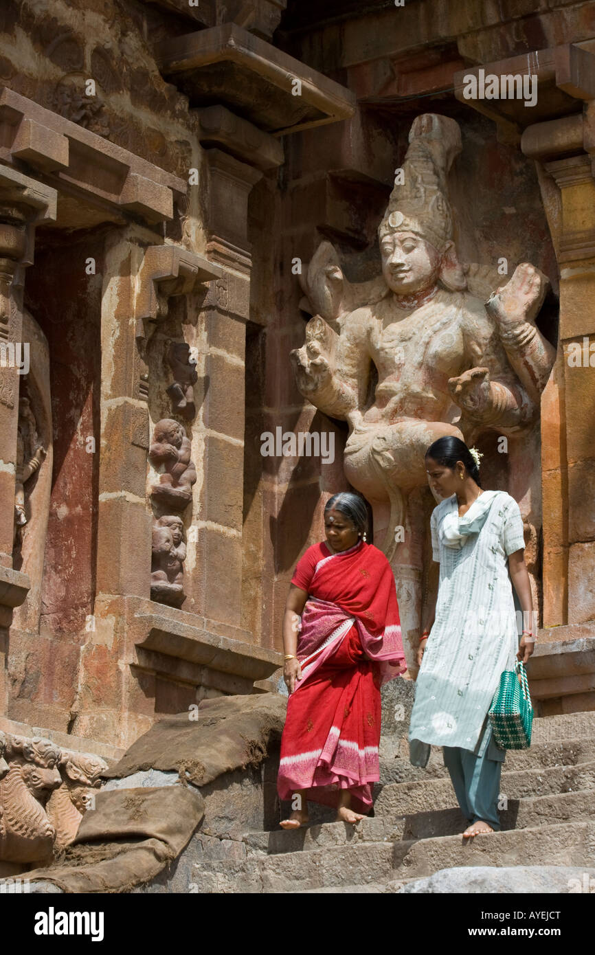 Women in front of a Statue at Brihadishwara Hindu Temple in Thanjavur ...