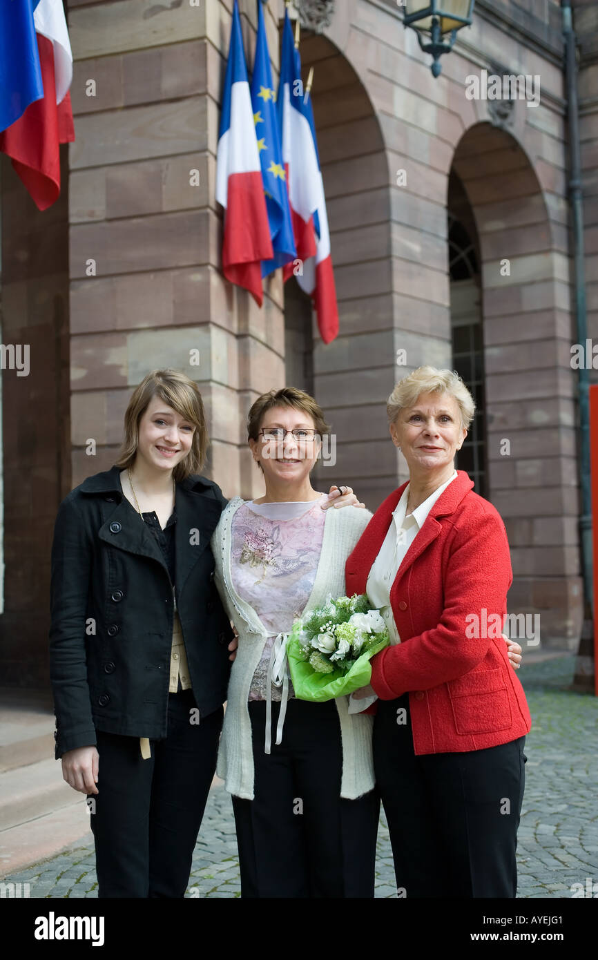 Group picture three generations family hi-res stock photography and ...