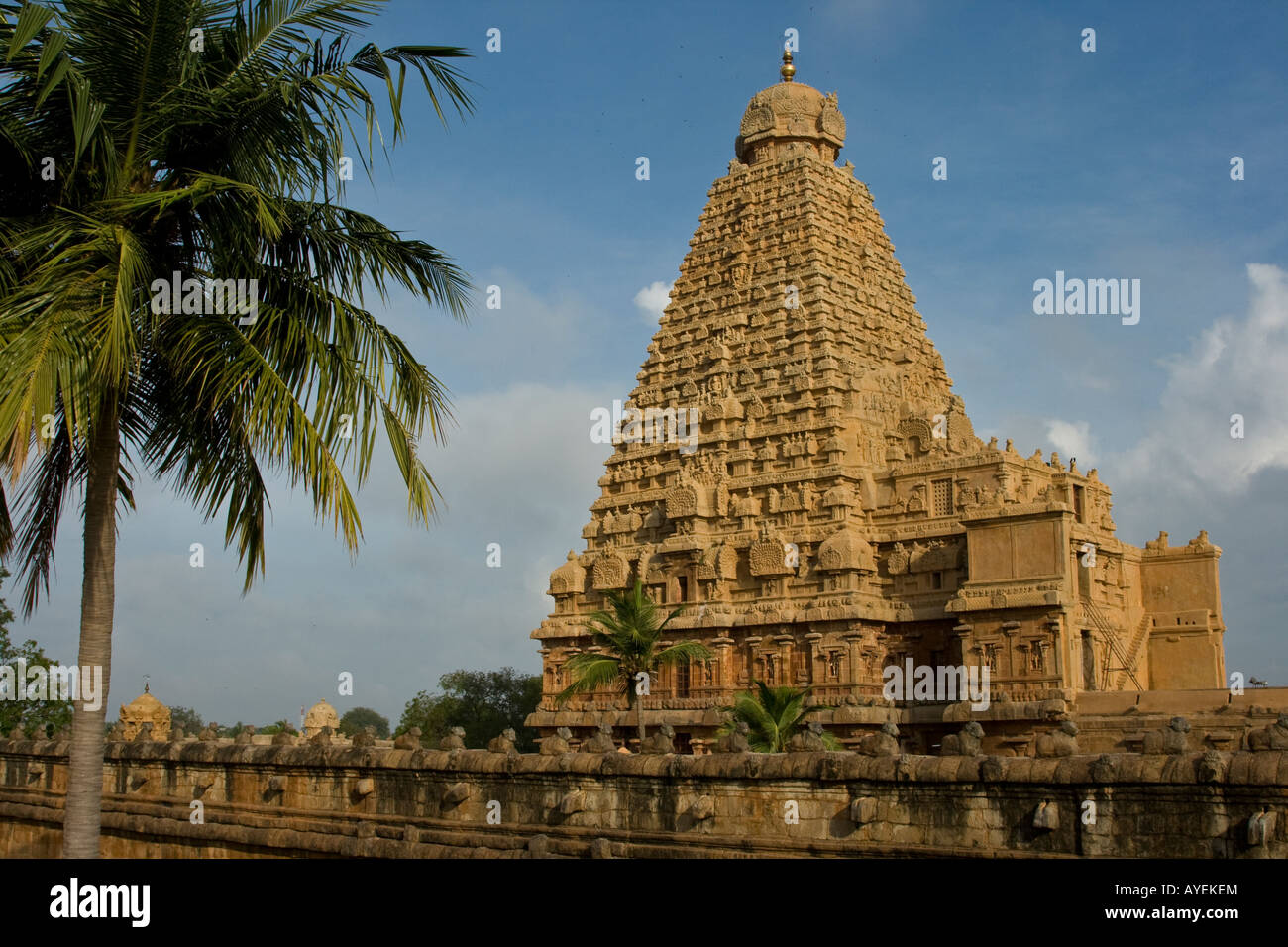 Tanjore temple architecture hi-res stock photography and images - Alamy