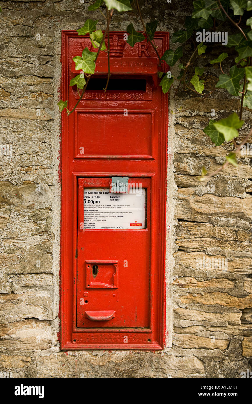 Victorian post box set in a wall hi-res stock photography and images ...