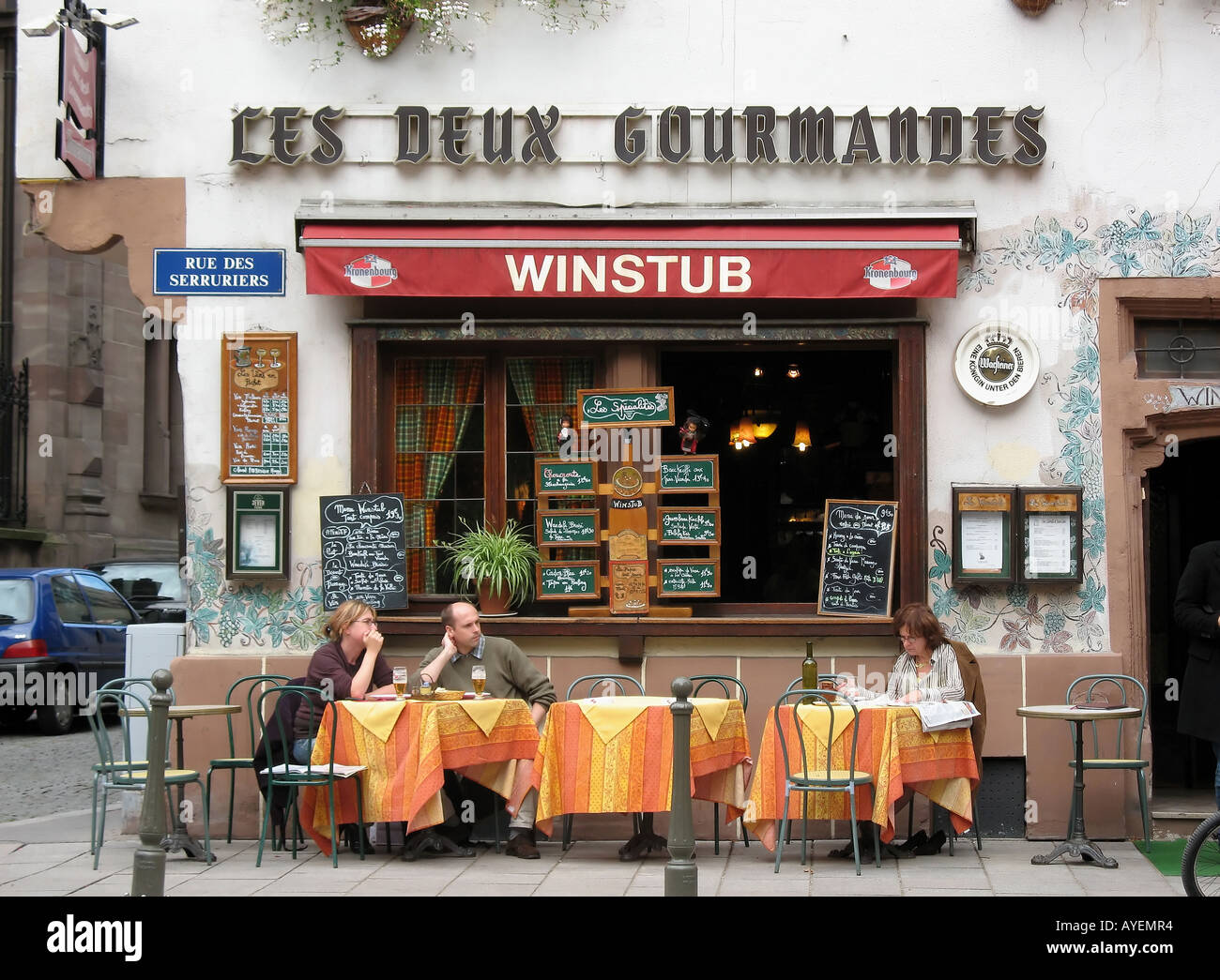 French sidewalk wine bar terrace hi-res stock photography and images ...
