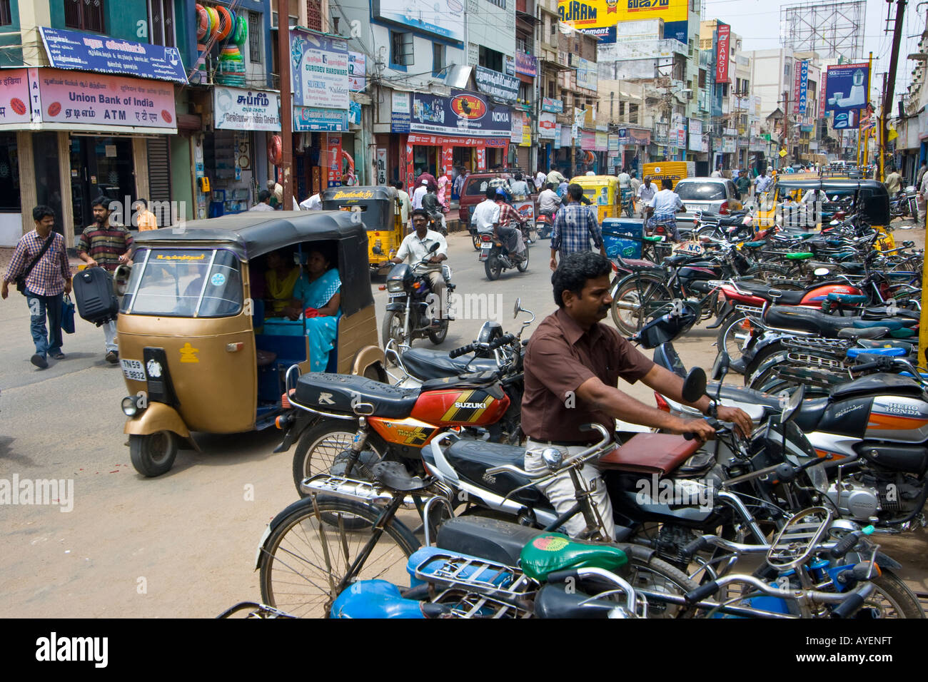 Indian street scene hi-res stock photography and images - Alamy