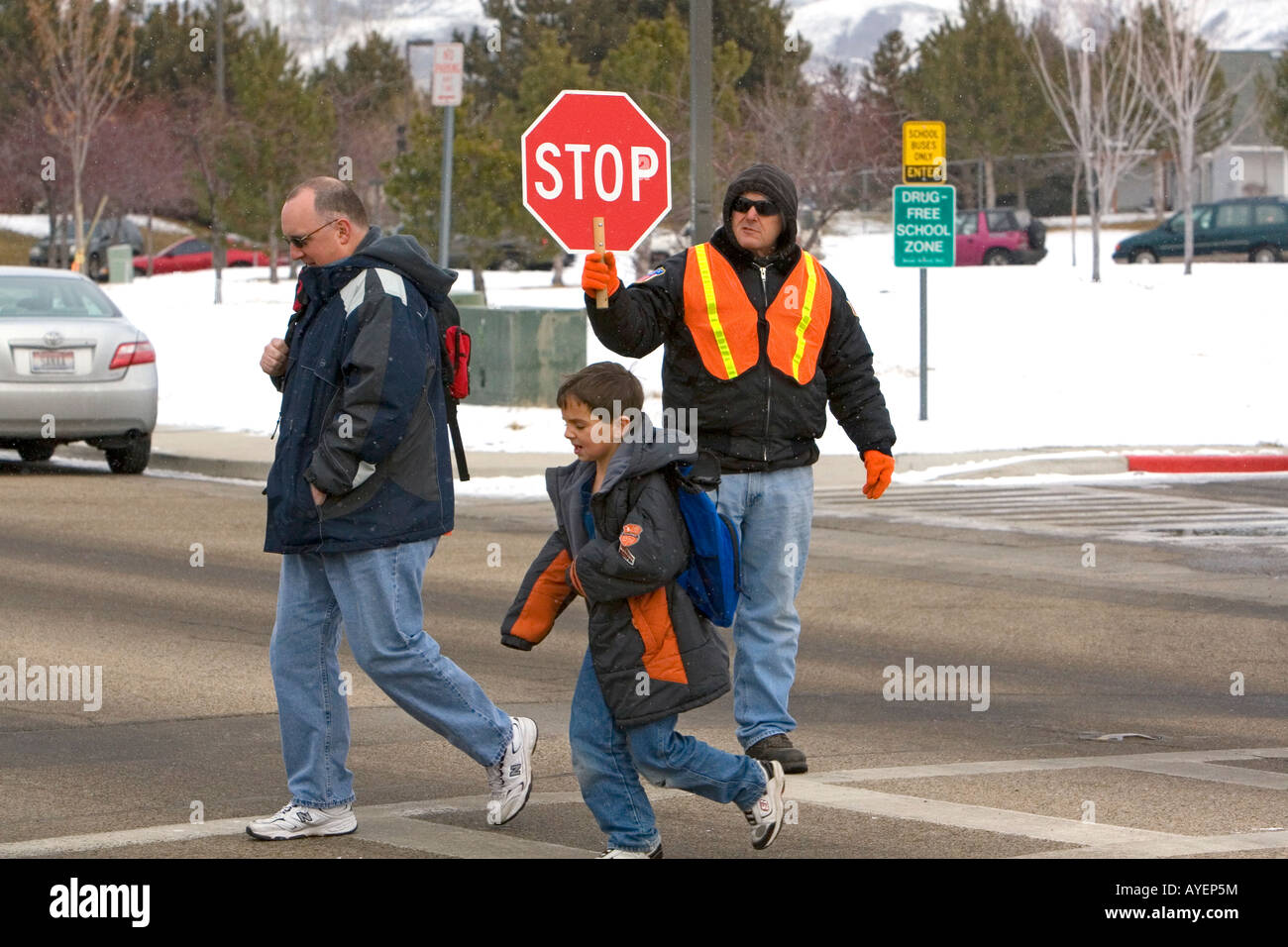 Crossing guard children hi-res stock photography and images - Alamy