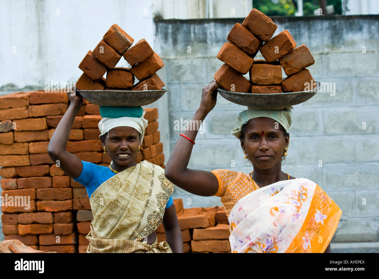 Women carrying bricks hi-res stock photography and images - Alamy