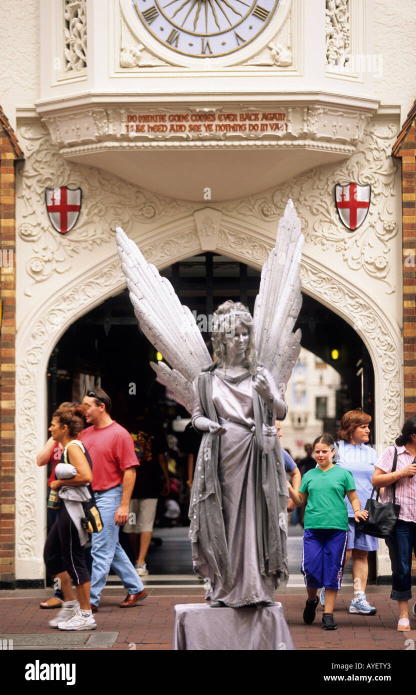 Entertainer performing hi-res stock photography and images - Alamy