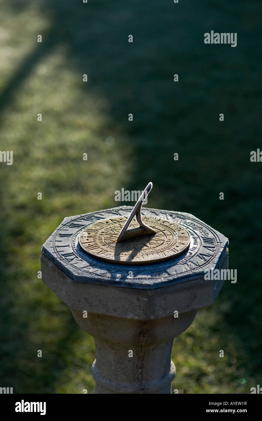 Sundial shadow hi-res stock photography and images - Alamy