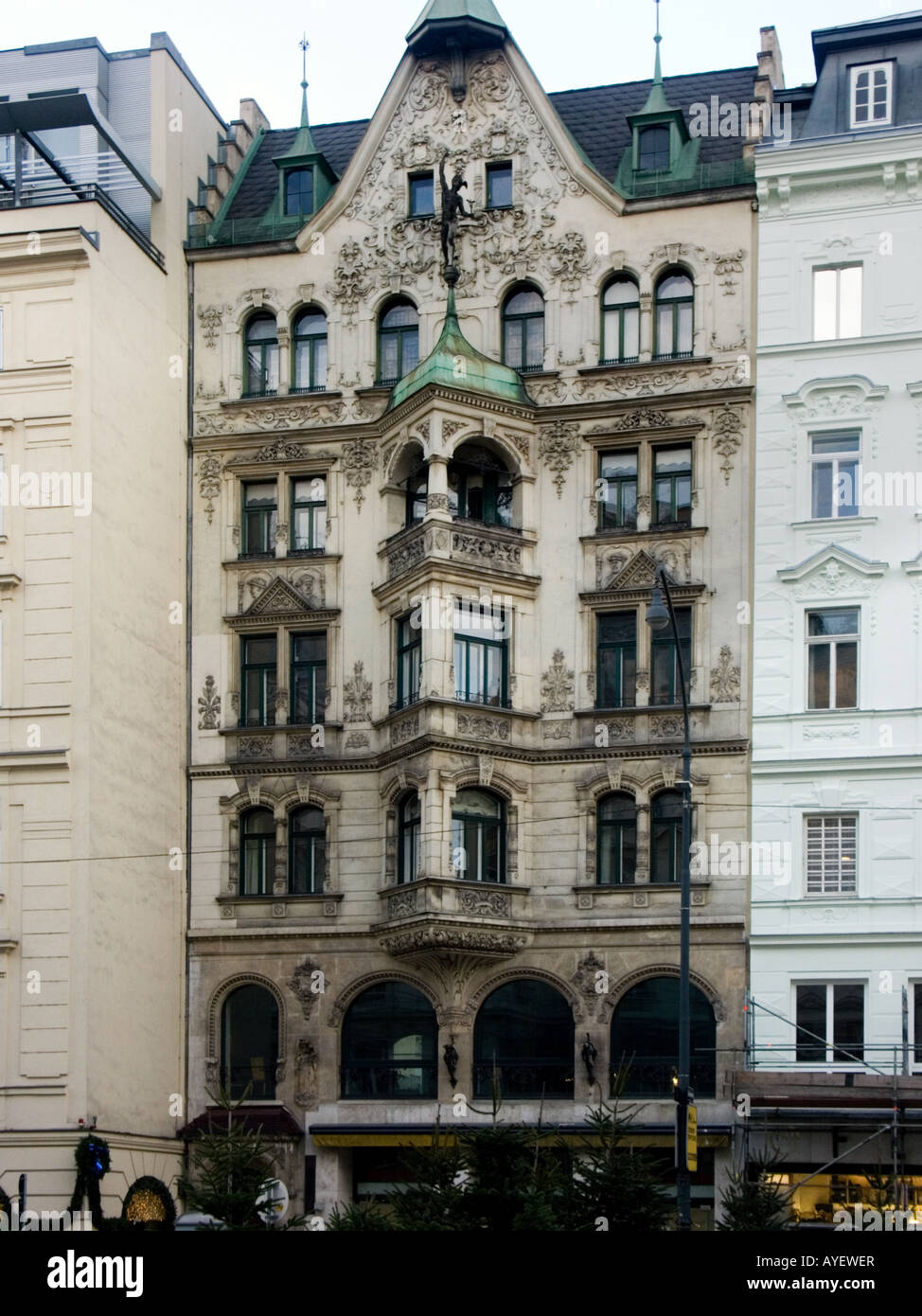 Jugendstil (Art Nouveau) facade in Neuer Markt, Vienna, Austria Stock ...