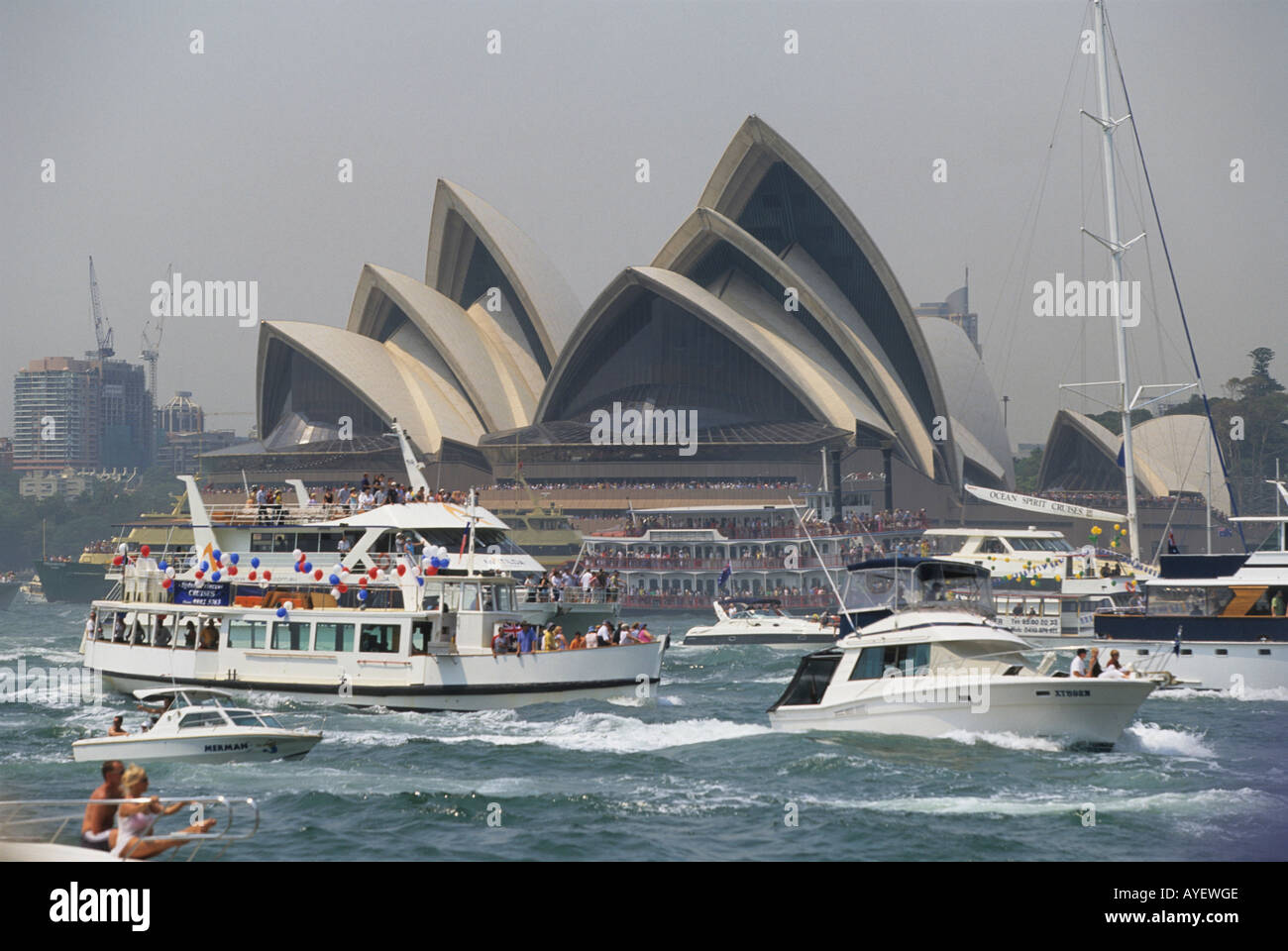 Boats sailing past Sydney Opera House at Sydney Harbour during the 2003 ...