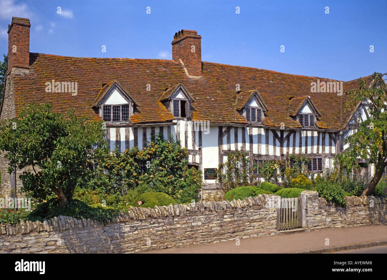 Mary arden house wilmcote stratford hi-res stock photography and images ...