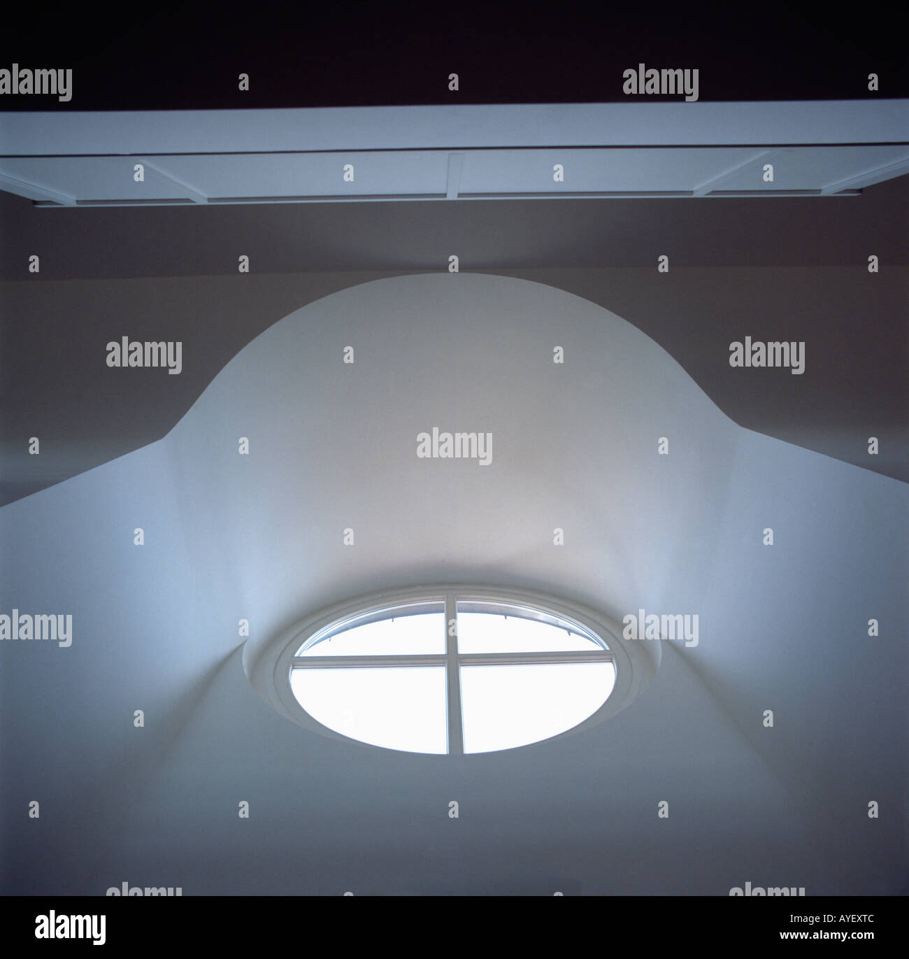 White curved ceiling hi-res stock photography and images - Alamy
