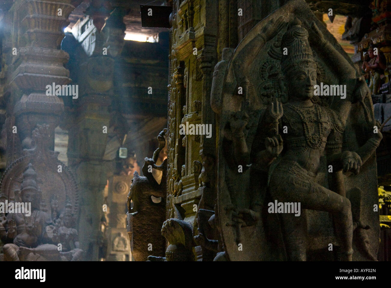 Hindu temple interior hi-res stock photography and images - Alamy