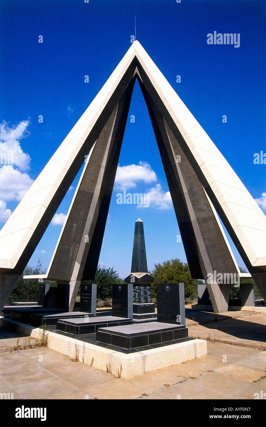 Memorials Commemorating the dead at Magersfontein Battle site the 1899 ...