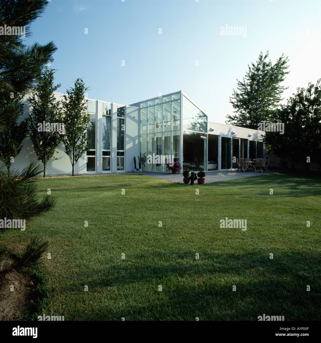 Modern glass house with lawn Stock Photo - Alamy