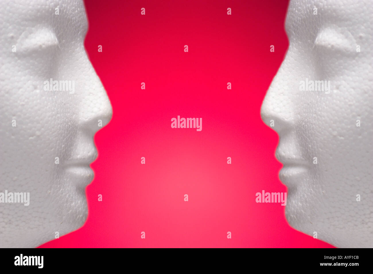 Two faces facing each other hi-res stock photography and images - Alamy