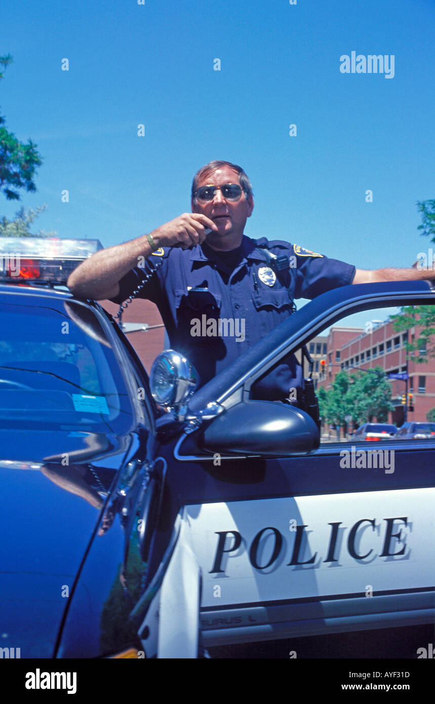 Policeman on his radio hi-res stock photography and images - Alamy