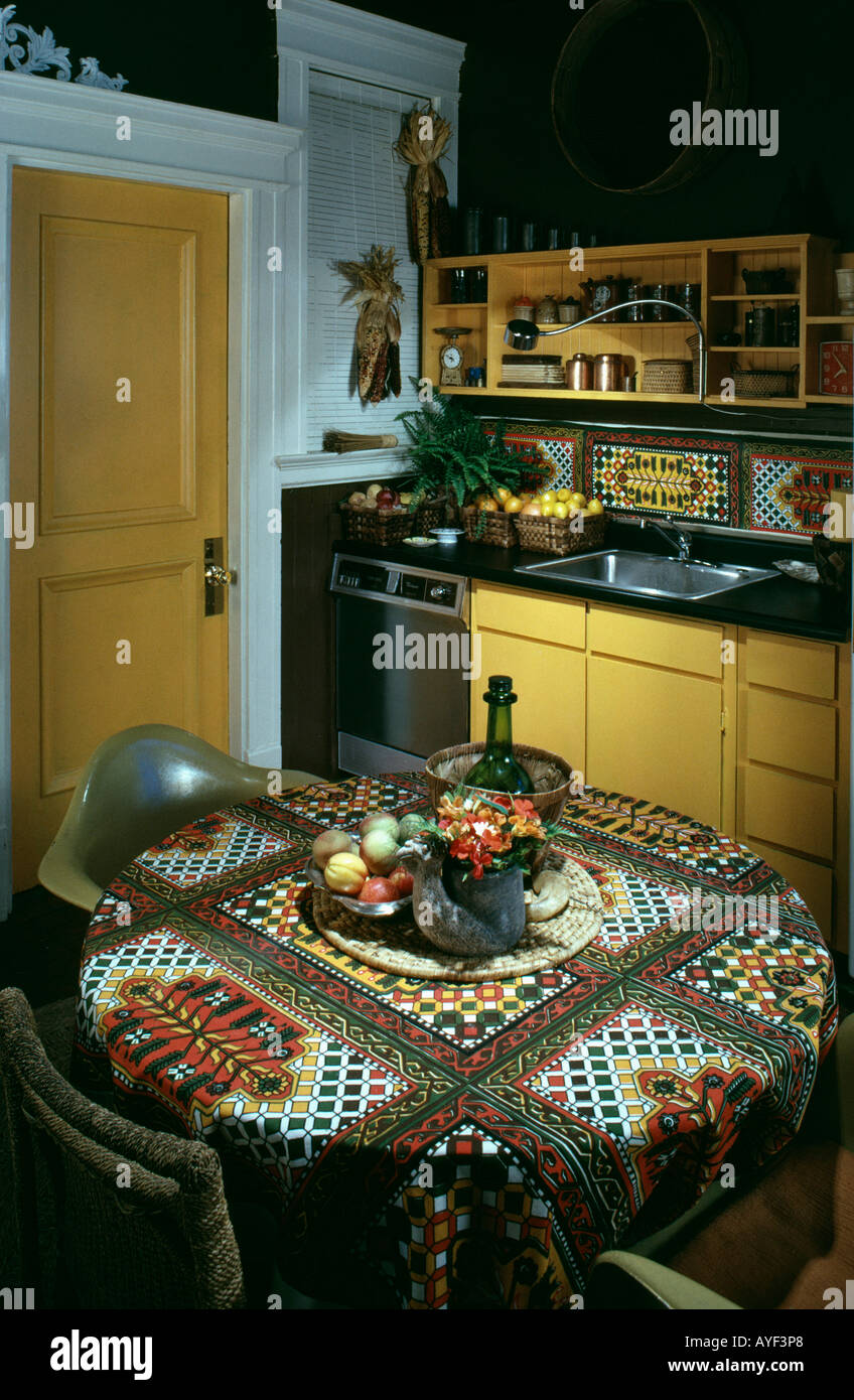 1970 kitchen table hi-res stock photography and images - Alamy