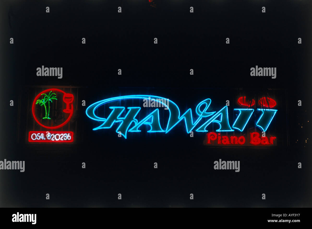 The piano bar sign hi-res stock photography and images - Alamy