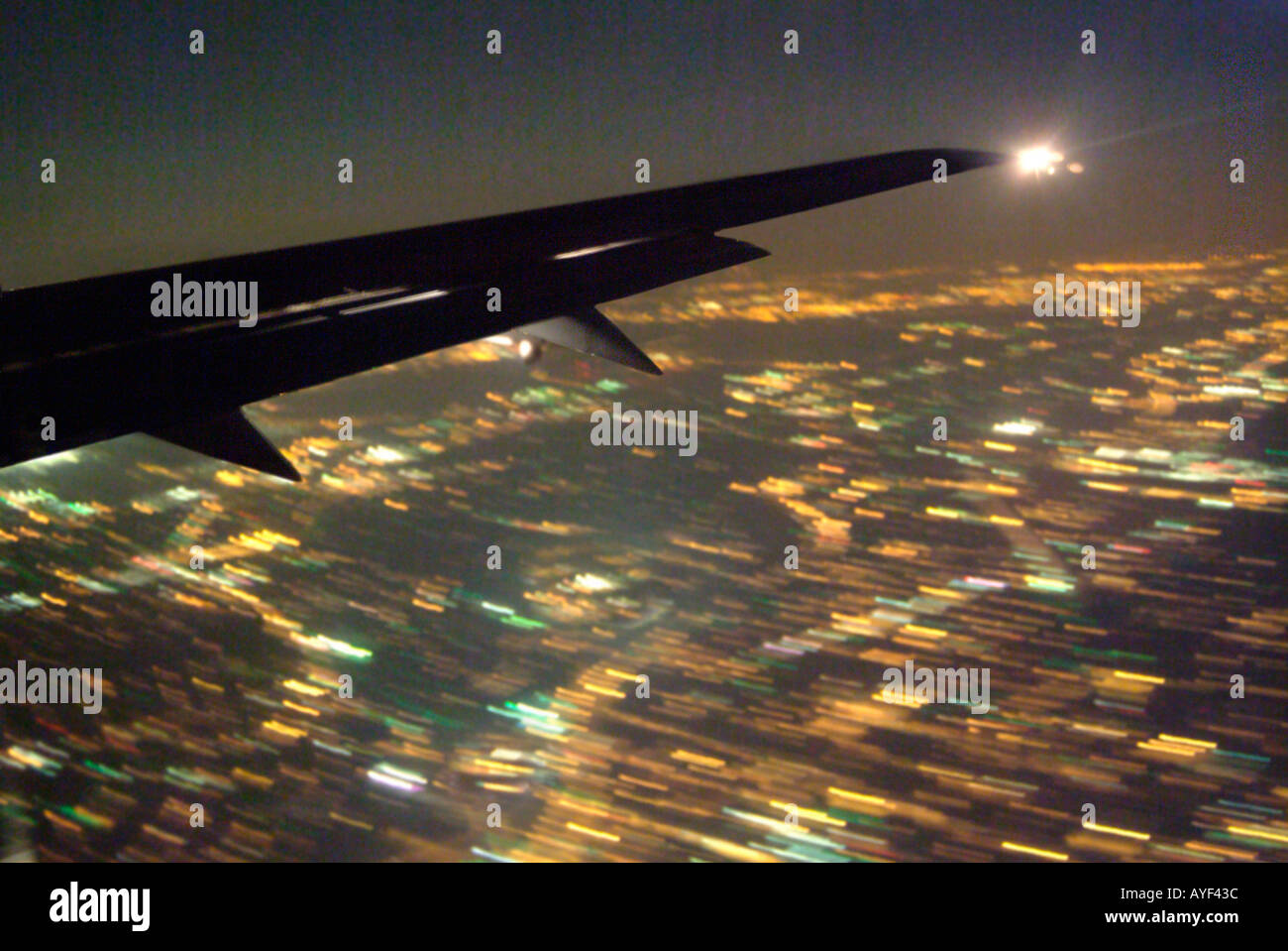 Aeroplane flying night hi-res stock photography and images - Alamy