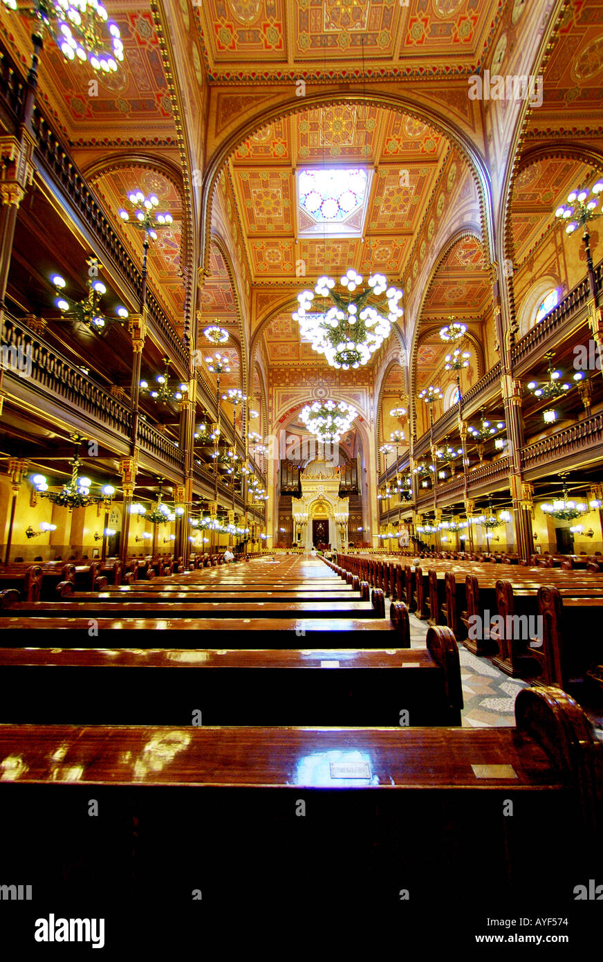 Interior dohany street synagogue hi-res stock photography and images ...