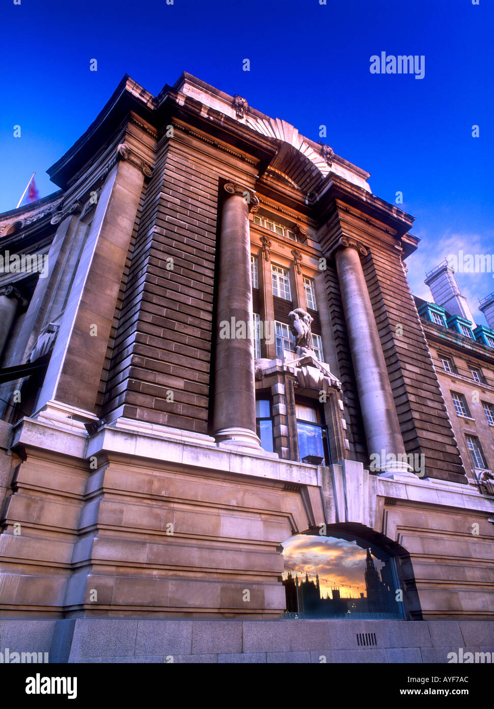 County hall london arch hi-res stock photography and images - Alamy