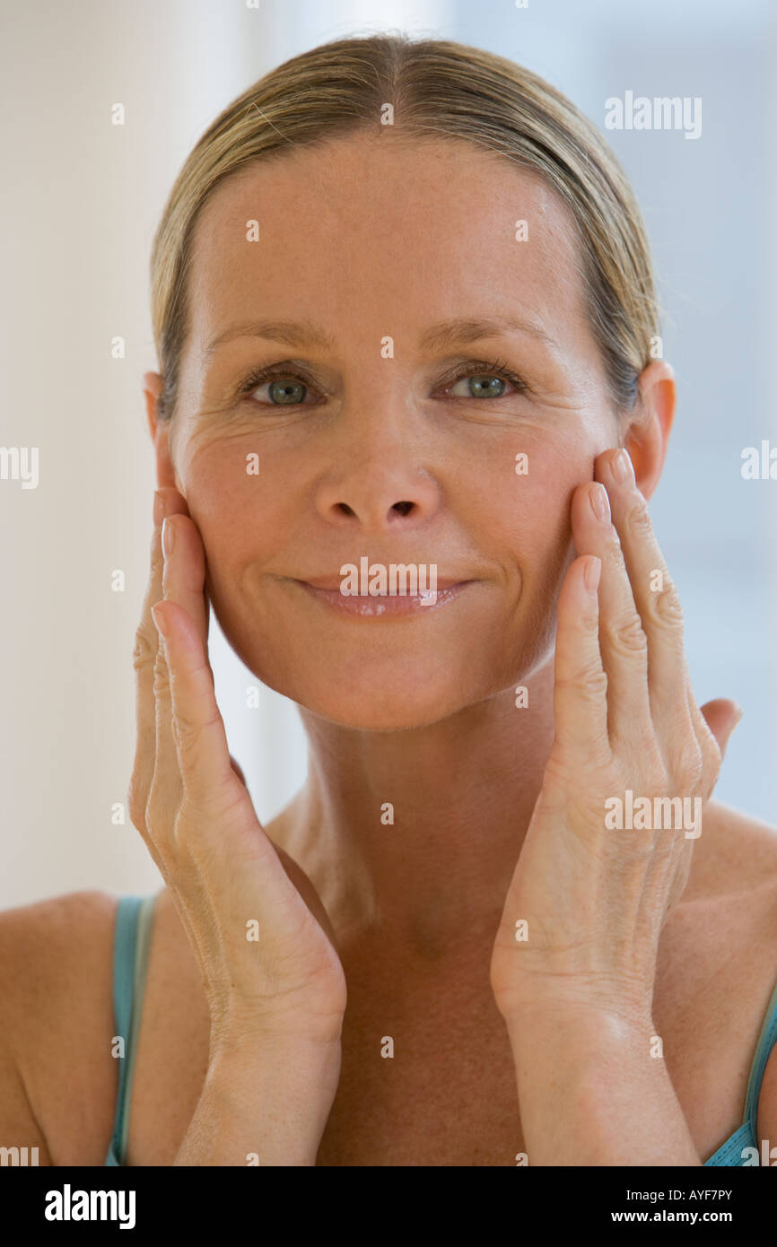 Woman moisturizing shoulders hi-res stock photography and images - Alamy