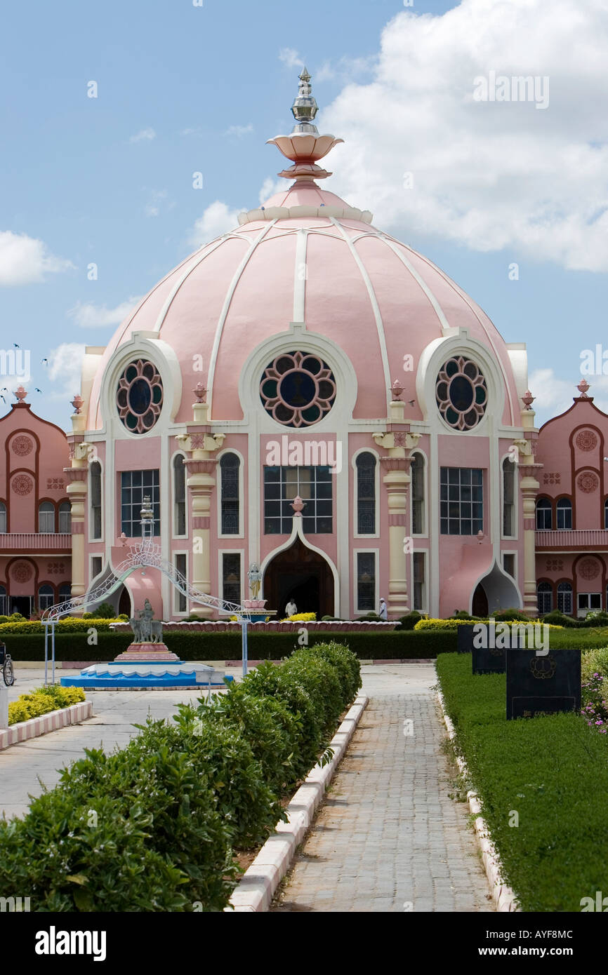 Sathya Sai Baba Super Speciality hospital. Puttaparthi, Andhra Pradesh ...