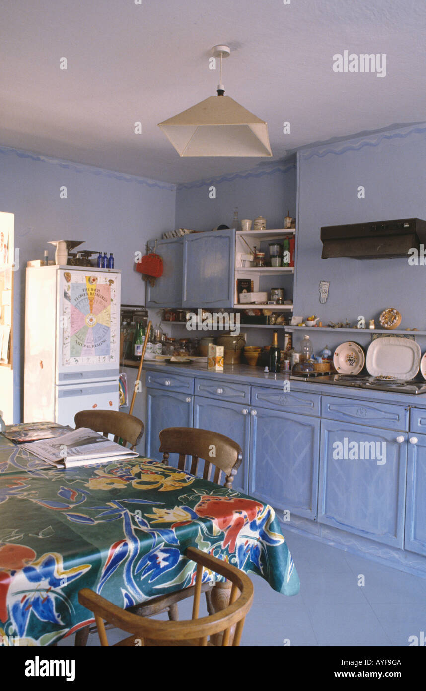 Plastic kitchens hi-res stock photography and images - Alamy