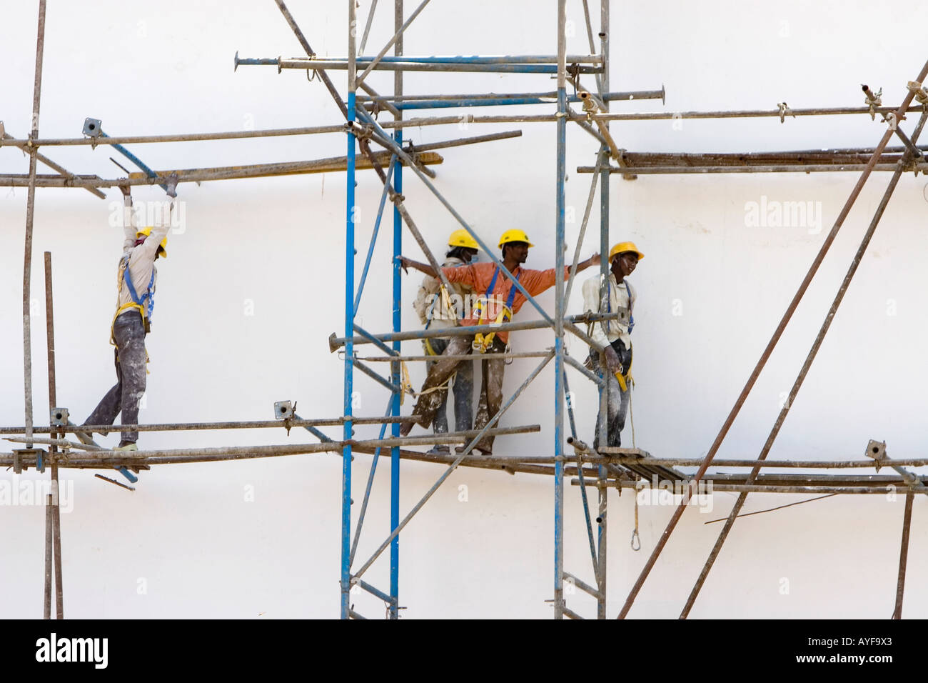 Men on scaffold hi-res stock photography and images - Alamy