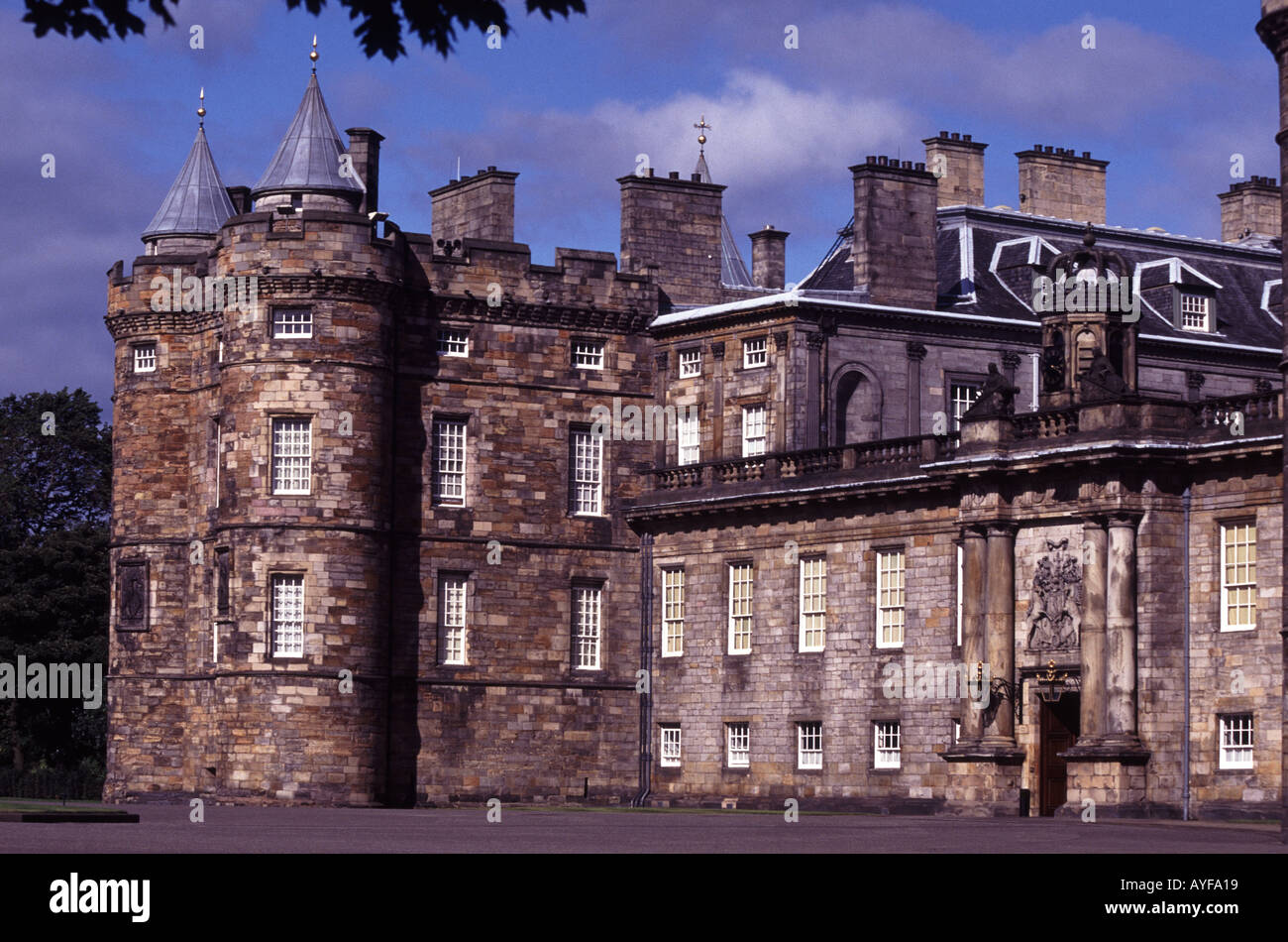 Visit holyrood palace hi-res stock photography and images - Alamy