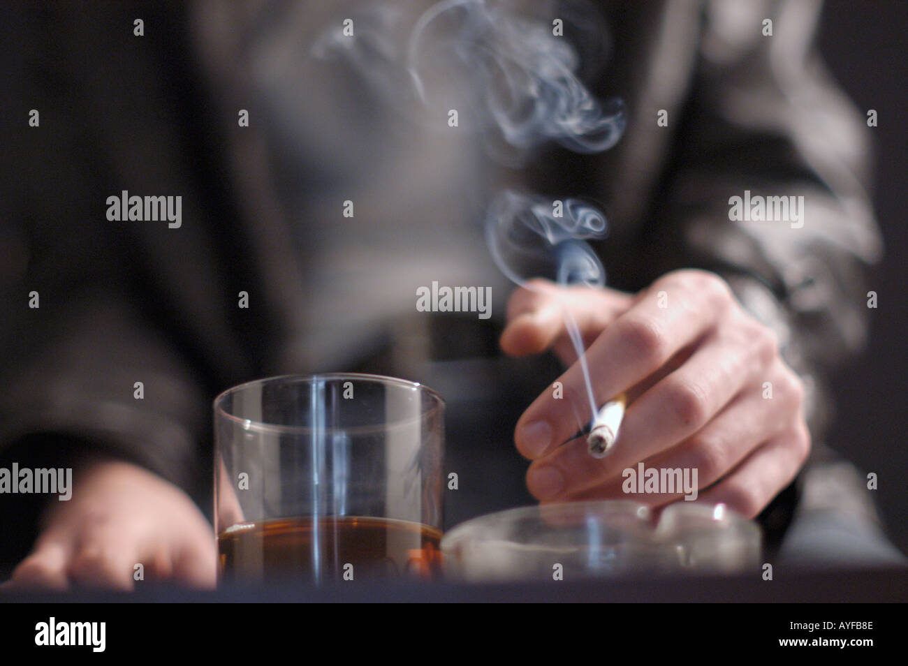 Teens smoking cigarettes hi-res stock photography and images - Alamy