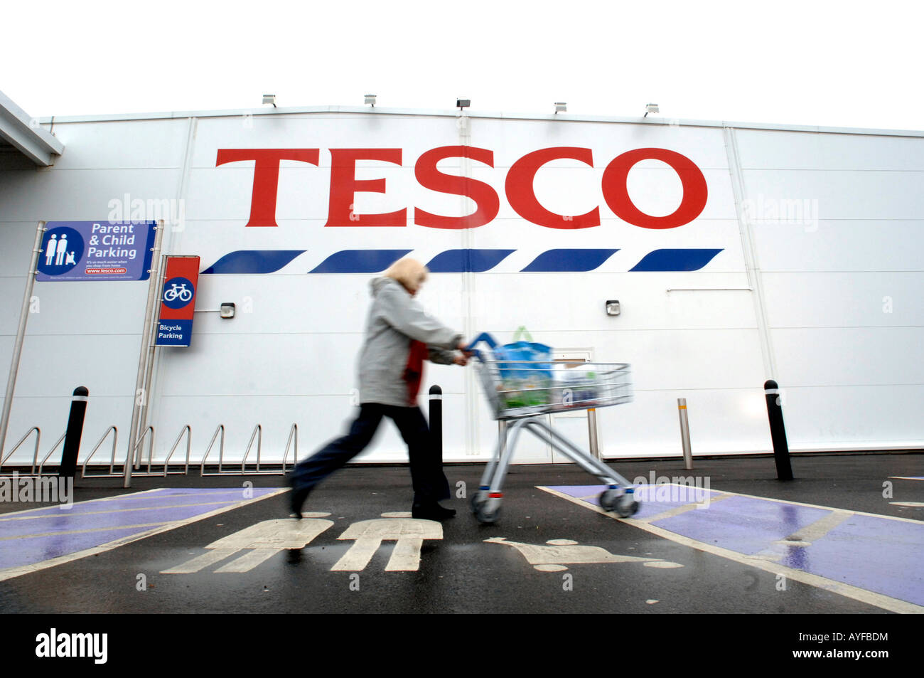Shopper tesco ilfracombe store devon hi-res stock photography and ...