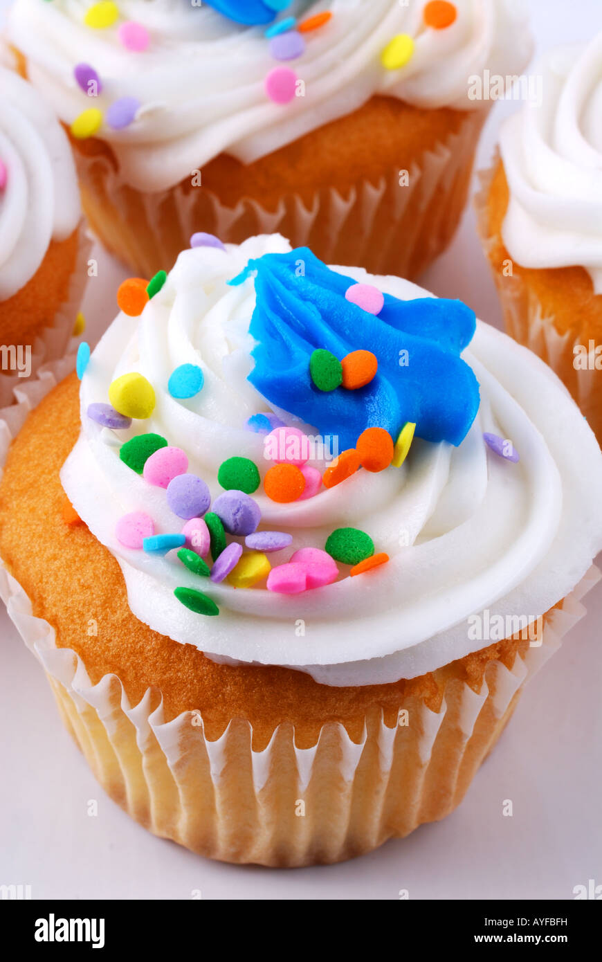Cupcake birthday cake hi-res stock photography and images - Alamy