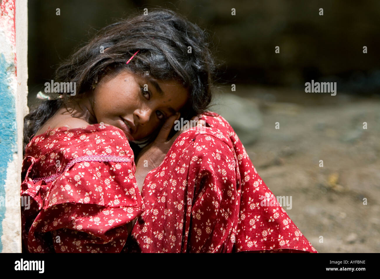 Poor Indian girl sitting in the street. Andhra Pradesh, India ...