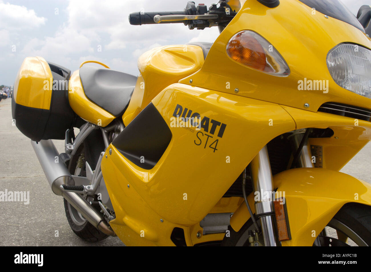 Ducati st4 hi-res stock photography and images - Alamy