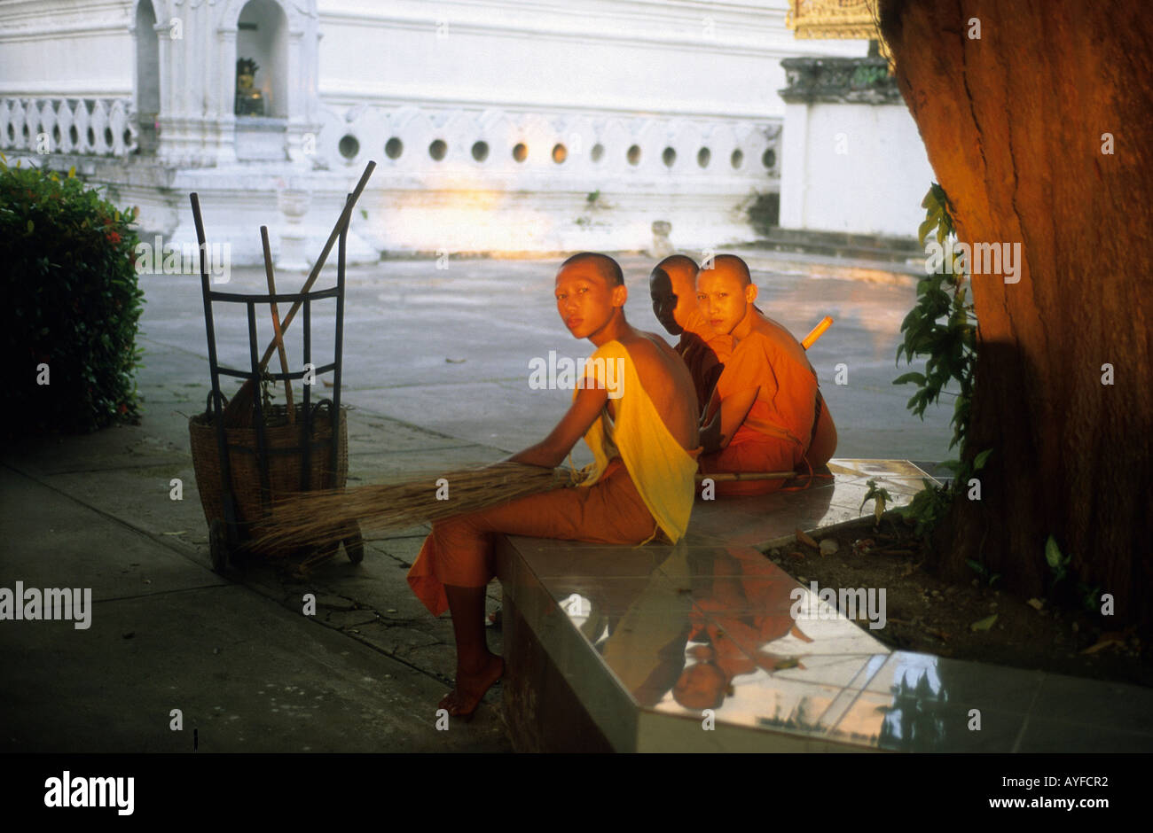 Young monks at work in Lampang Stock Photo - Alamy