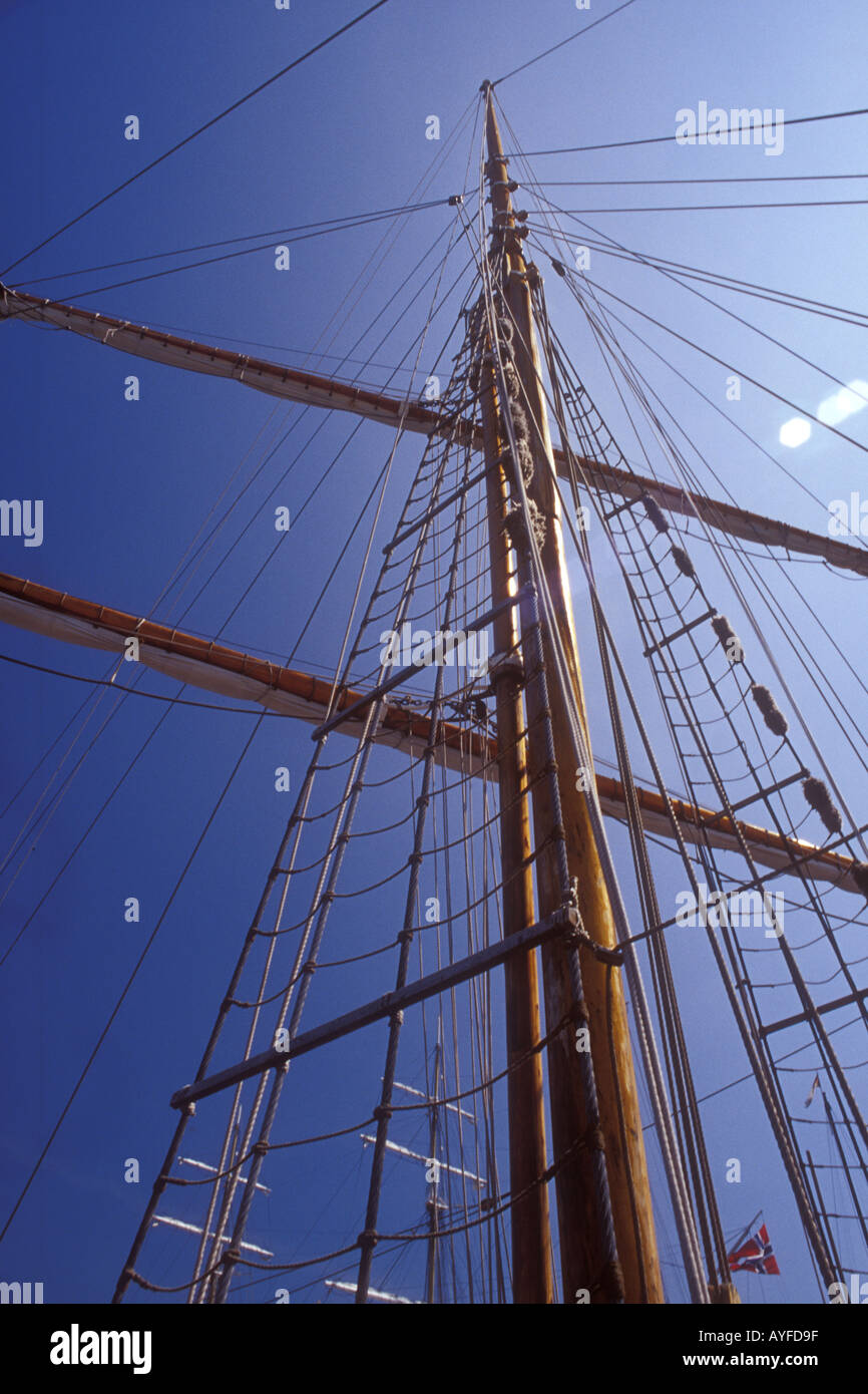 Mast and rigging of a tall sailing ship Stock Photo - Alamy