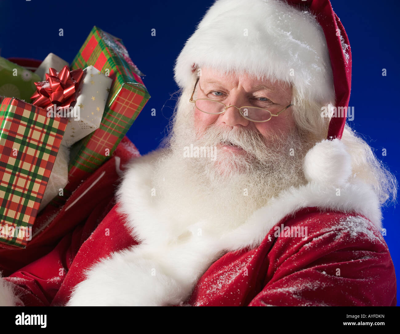 Santa sleigh hi-res stock photography and images - Alamy