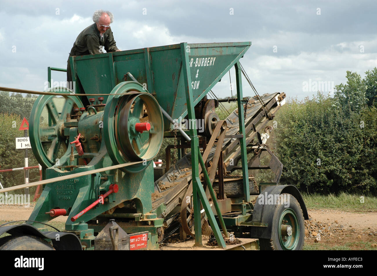 Vintage construction worker uk hi-res stock photography and images - Alamy